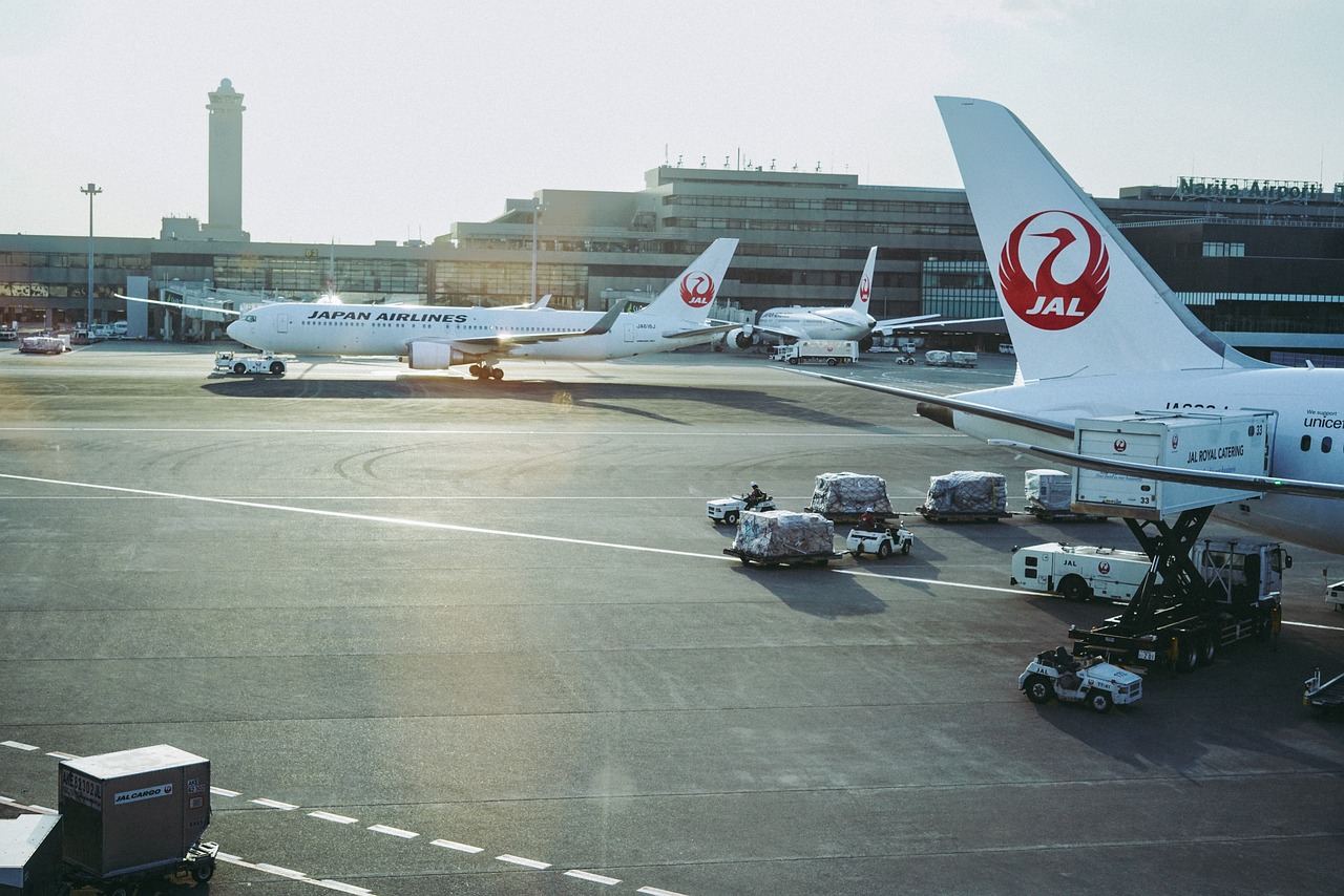 Japan Airlines amplia la flotta con nuovi jet Boeing e Airbus - ESTA ...